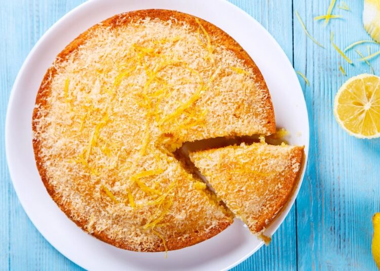 Bolo de coco húmido e fofo: receita deliciosa que nunca falha | Revista ...